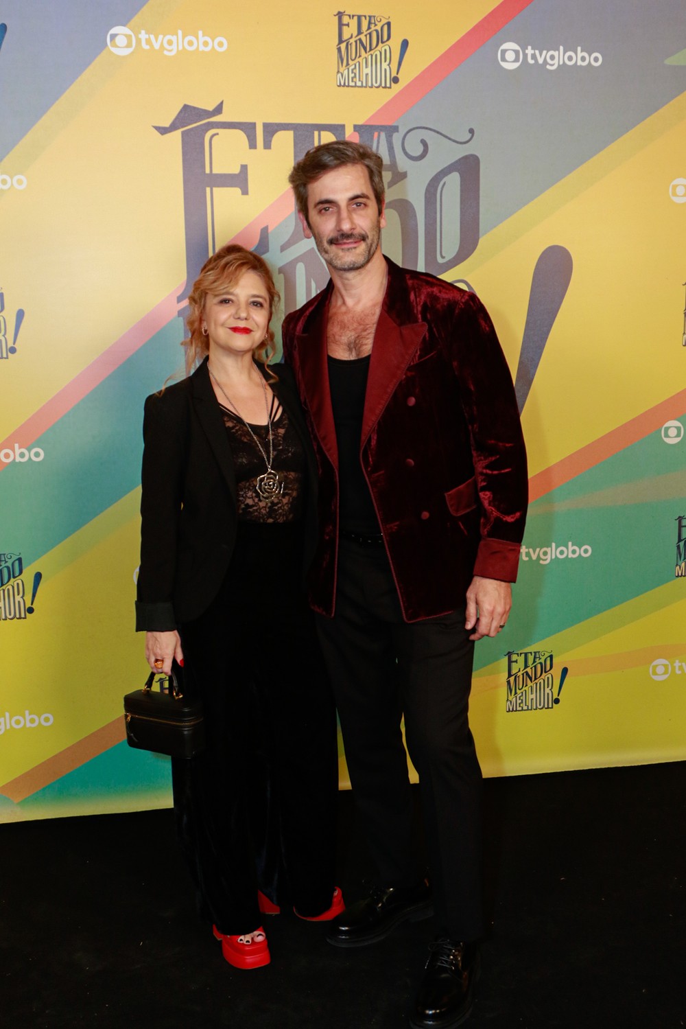 Elenco de 'Êta Mundo Melhor!' se reúne em festão em São Paulo; veja looks