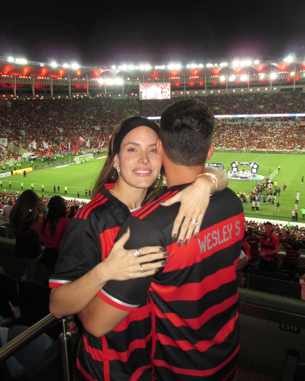 Famosos comemoram título do Flamengo, campeão do Campeonato Carioca