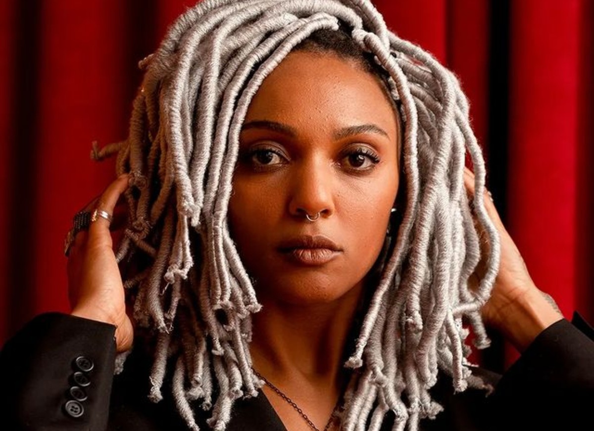 Bia Ferreira anuncia turnê internacional em 11 países