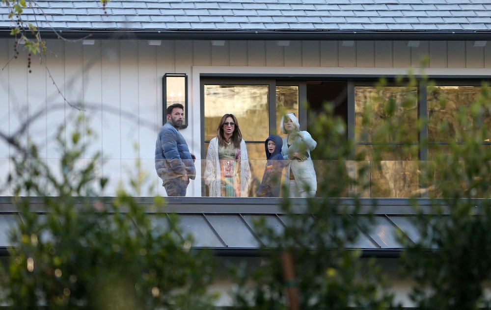 Jennifer Lopez e Ben Affleck acham mansão de R$ 178 milhões após busca ...