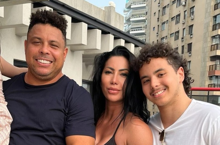 Filho de Ronaldo Fenômeno e Michele Umezu conquista bolsa em ...