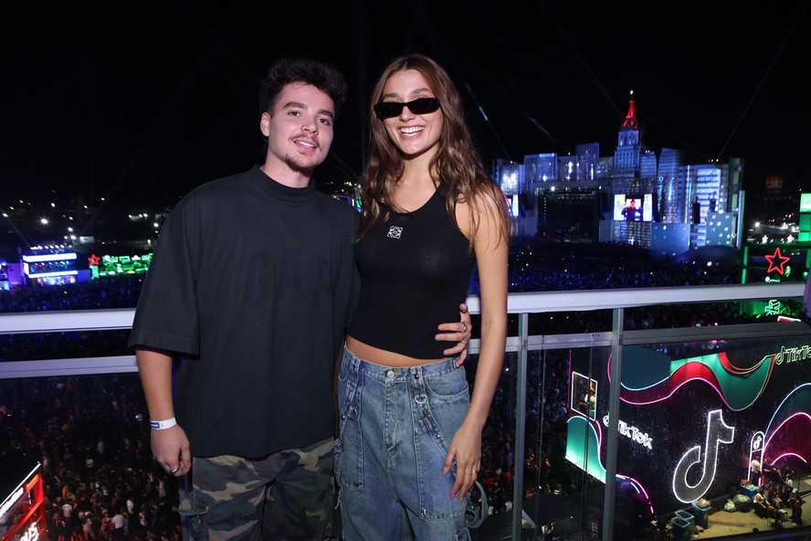 Sasha Meneghel e João Figueiredo se beijam na segunda noite do The Town