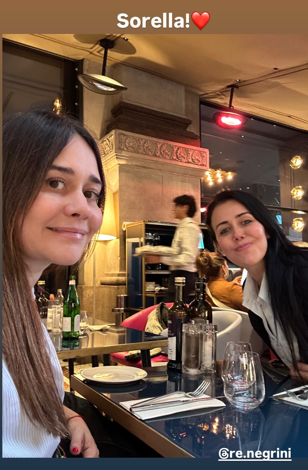 Na Itália, Alessandra Negrini curte dia com o filho e a irmã; fotos