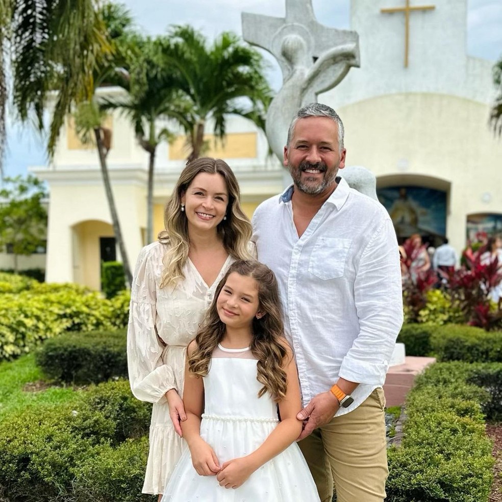 Bianca Castanho compartilha cliques da Primeira Comunhão da filha; veja