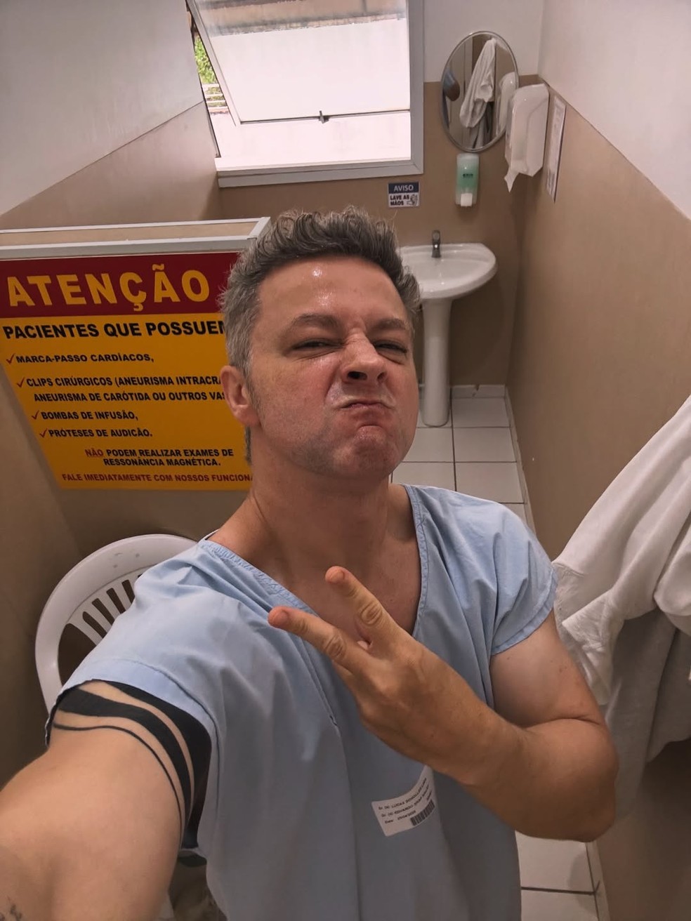 Lucas Lima abre álbum de fotos e exibe momentos ao lado de Theo, seu filho com Sandy