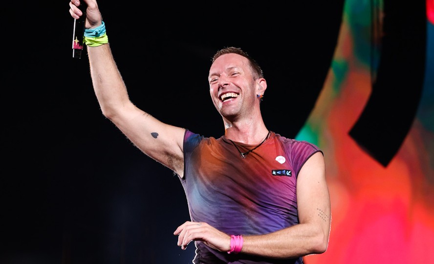 Chris Martin, do Coldplay, curte roda de samba em São Paulo após turnê; assista