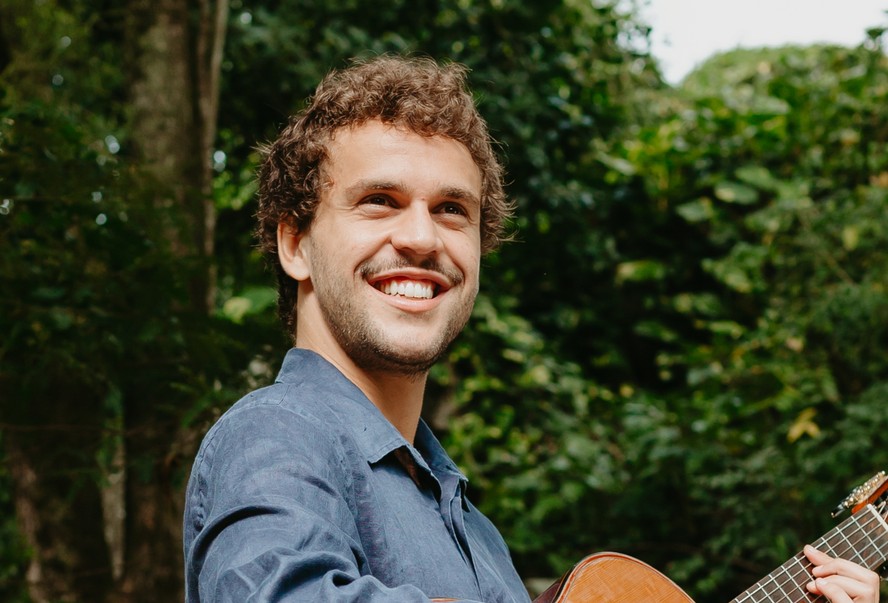 Theo Bial canta Chico Buarque em show especial no Rio: 'Ele é um grande ...