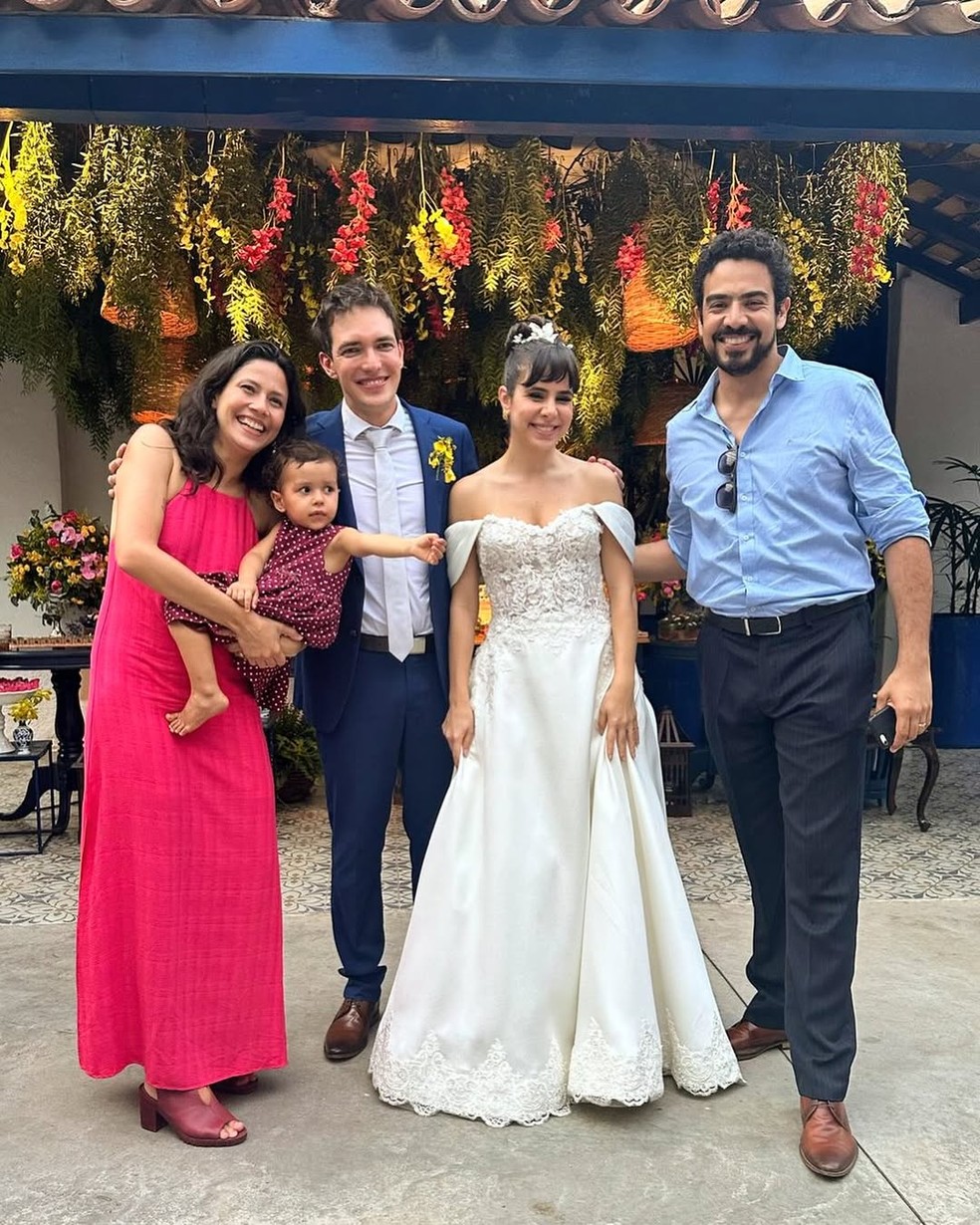 Apresentador Alessandro Jodar se casa com booktuber no interior de SP e ...