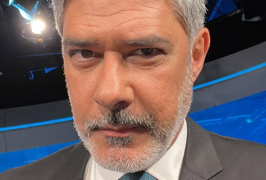 William Bonner posa com o novo integrante da família; veja fotos de ...