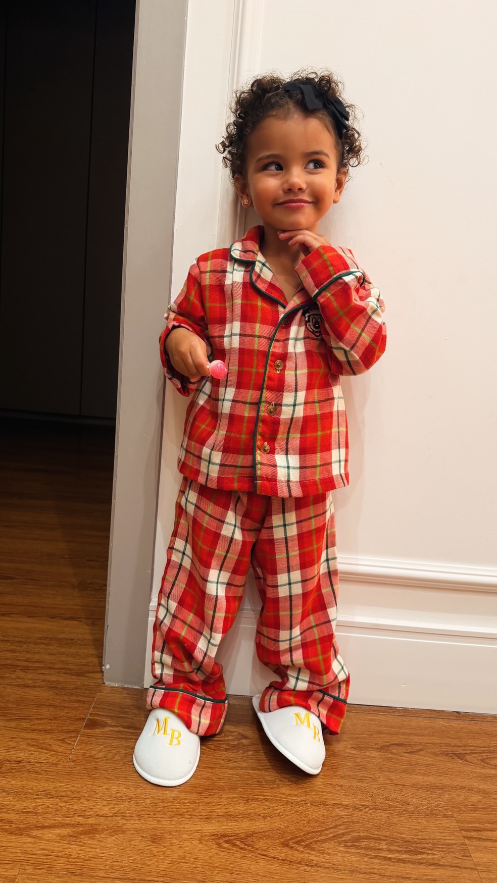 Bruna Biancardi e Neymar fazem noite do pijama na cabana com as filhas ...