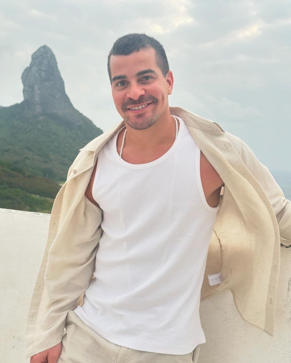 Thiago Martins comemora popularidade de Júpiter e diz: 'Já sofri por amor'