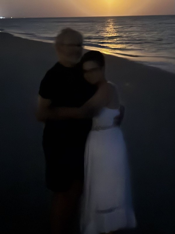 Sandra Annenberg beija o marido ao pôr do sol e cita Gilberto Gil em ...