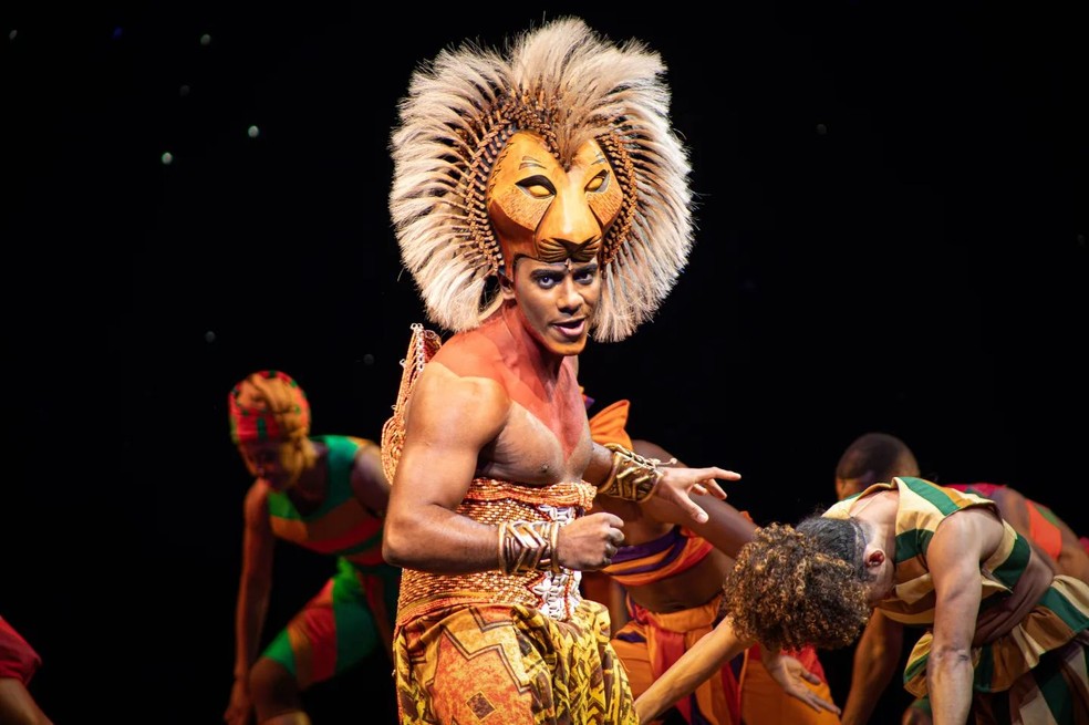 Musical 'O Rei Leão' apresenta versão poética e grandiosa da animação ...