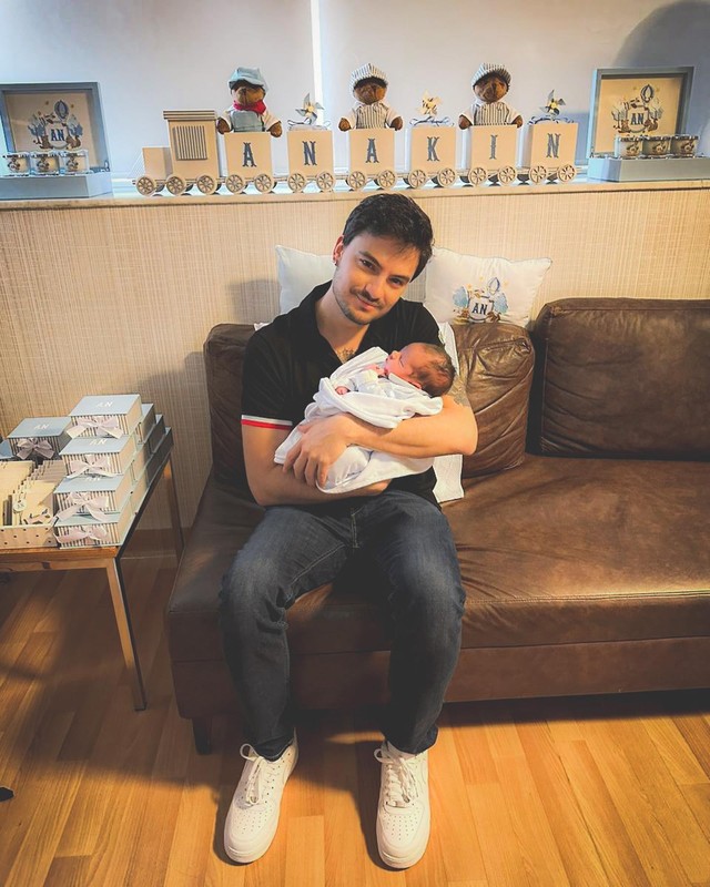 Luccas Neto mostra primeiras fotos do segundo filho e revela nome curioso