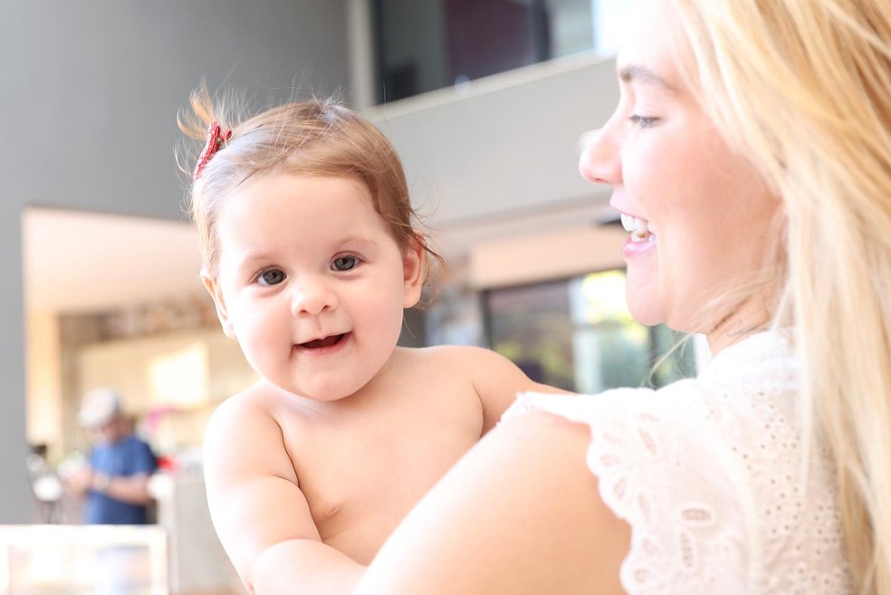 Virginia Fonseca e Zé Felipe comemoram os 9 meses de Maria Flor