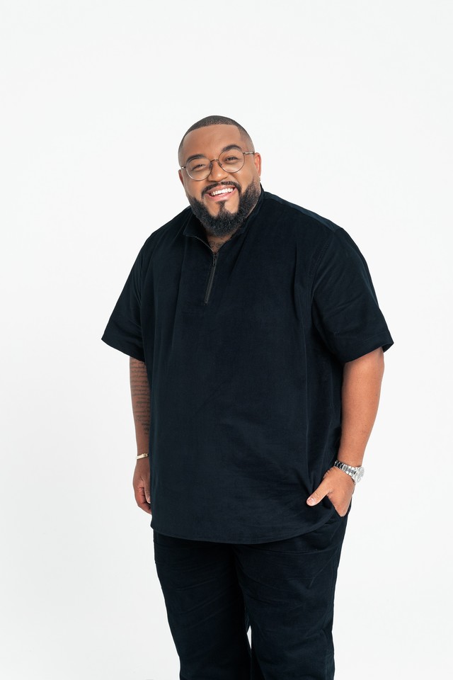 Tiee comanda show na Sapucaí: 'O samba é meu guia, meu ganha pão e ...