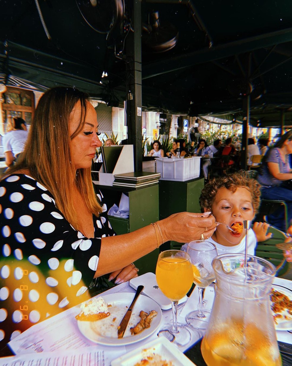 Rafaella Santos posa em jatinho com o sobrinho, Davi Lucca: 'Meu garoto'