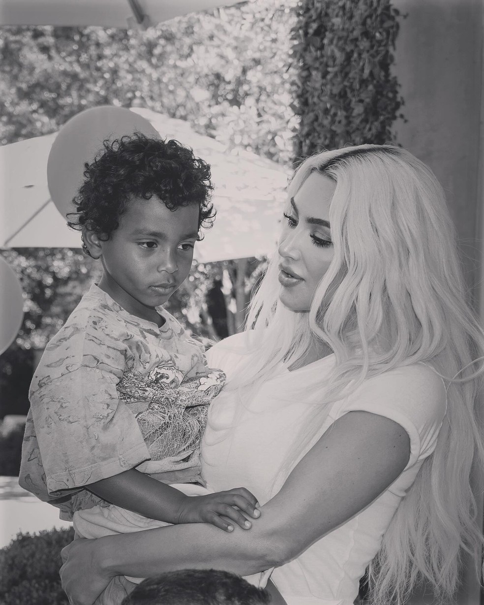 Psalm caçula de Kim Kardashian e Kanye West, faz 5 anos e ganha festão
