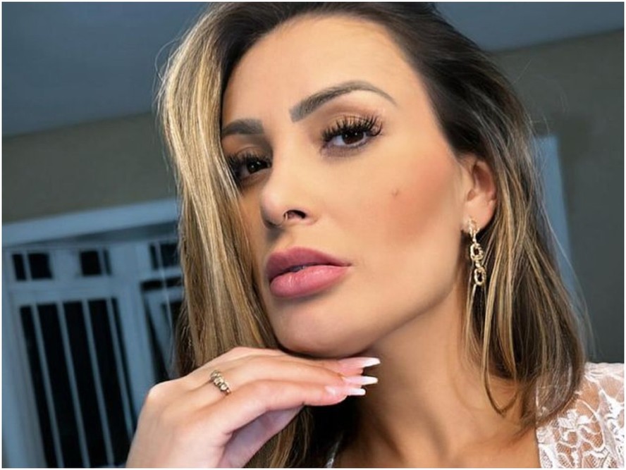 Andressa Urach faz troca de lentes de contato dental de R$ 35 mil; veja ...