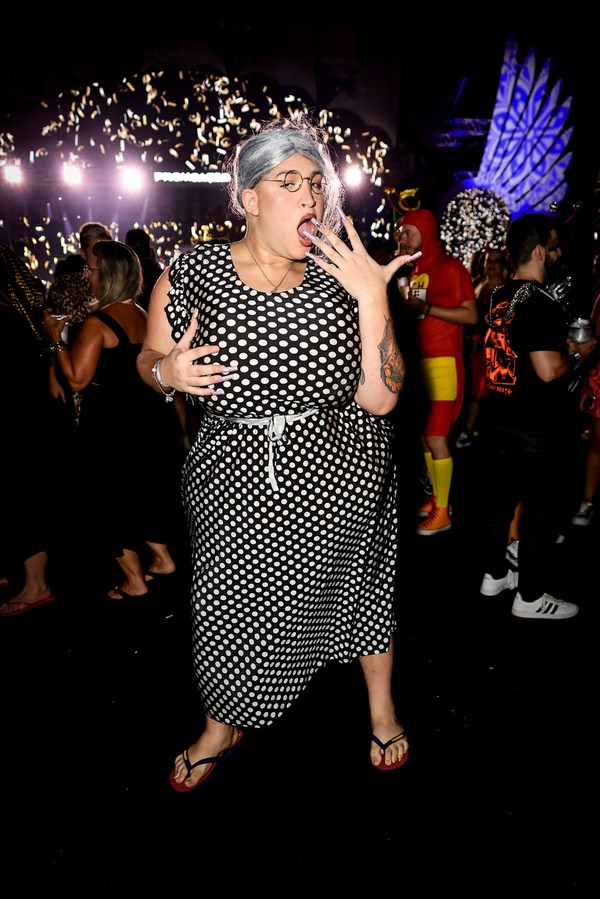 Famosos vão a festa à fantasia no Navio da Xuxa