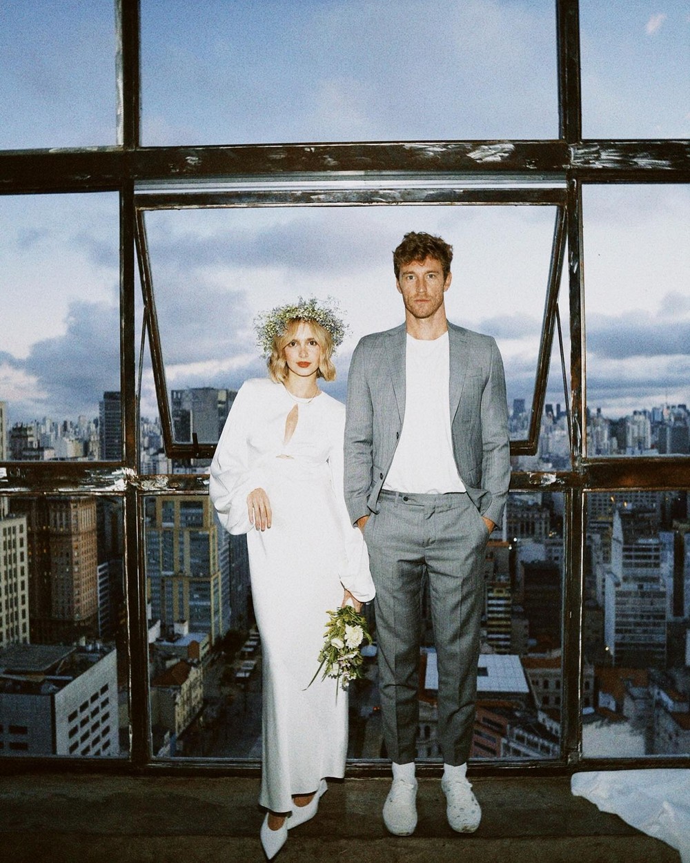 Rodrigo Calazans abre álbum de fotos de casamento com Isabella Scherer