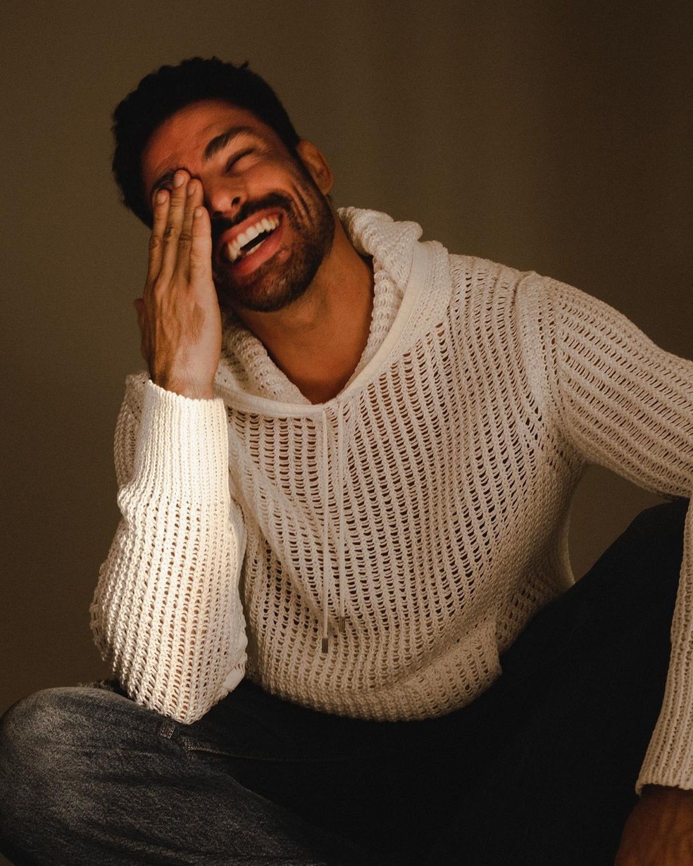 Cauã Reymond avalia sucesso na TV e revela cuidados após os 40 ...