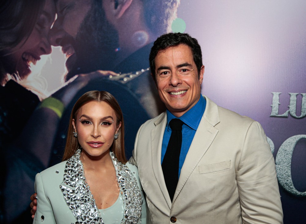 Mylla Christie usa look transparente em pré-estreia de filme com Carla Diaz