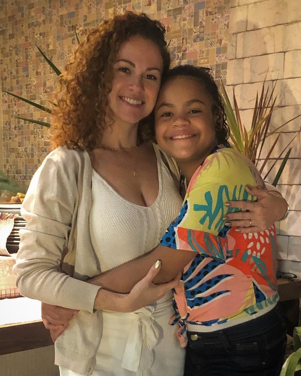 Após Aretha Oliveira anunciar gravidez, veja ex-chiquititas que já são mães