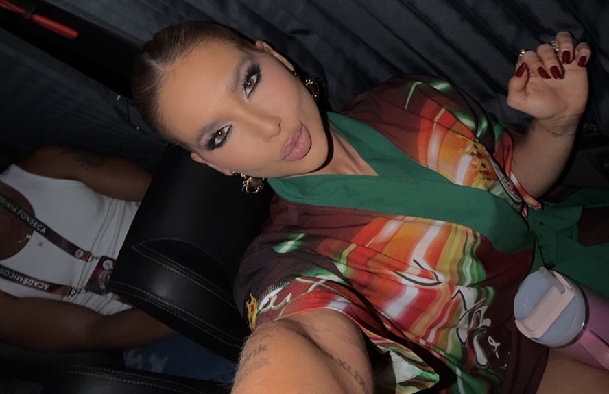 Virginia Fonseca marca presença no ensaio de quadra da Grande Rio