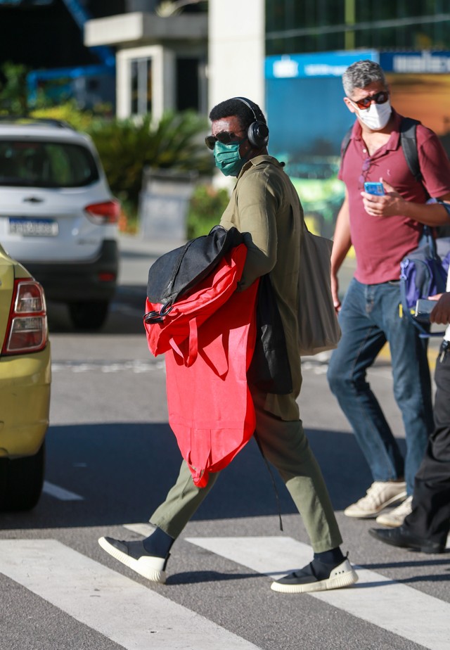 Seu Jorge é fotografado no Rio de Janeiro após ser proibido de ...