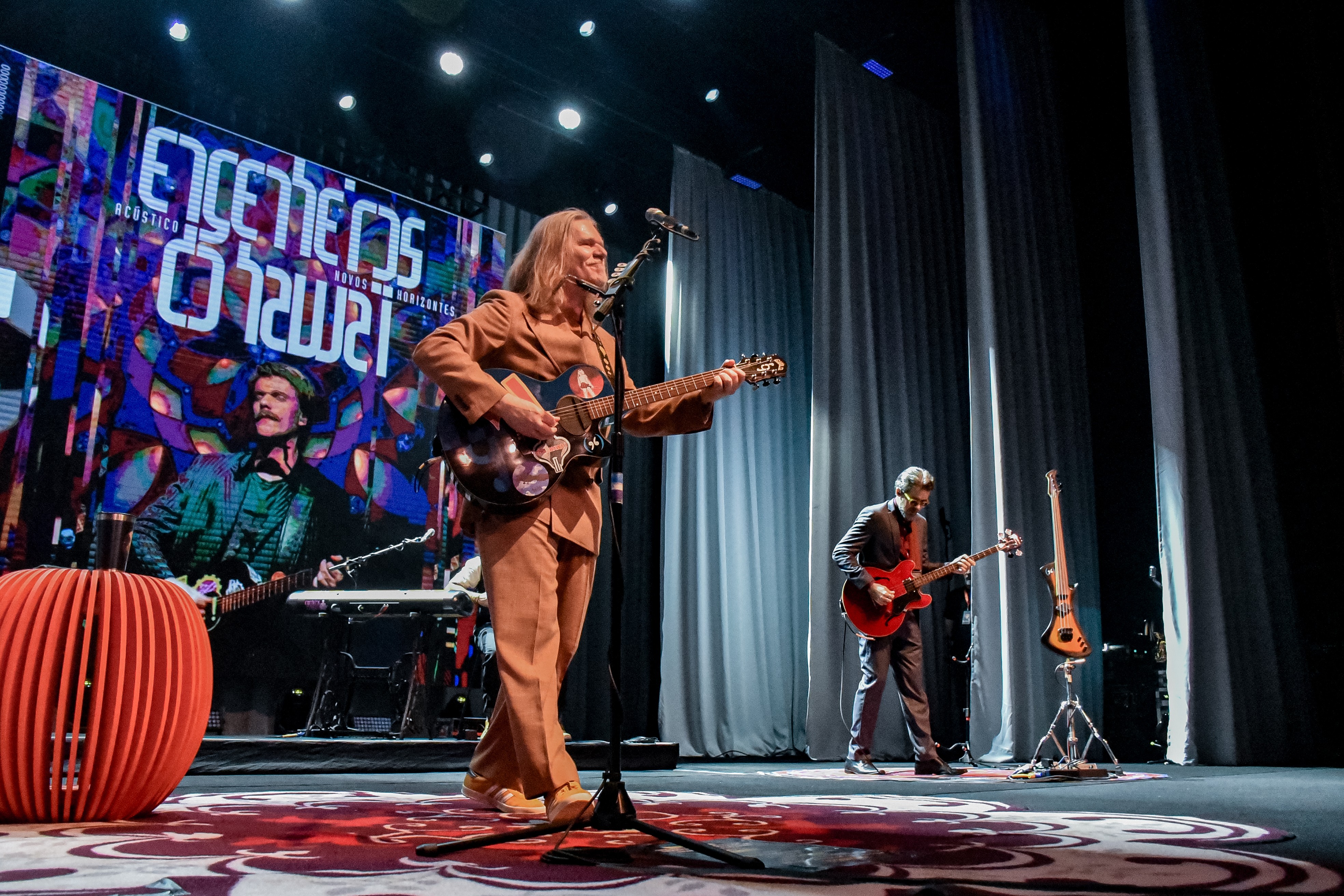 Humberto Gessinger celebra 40 anos de carreira em show recheado de sucessos