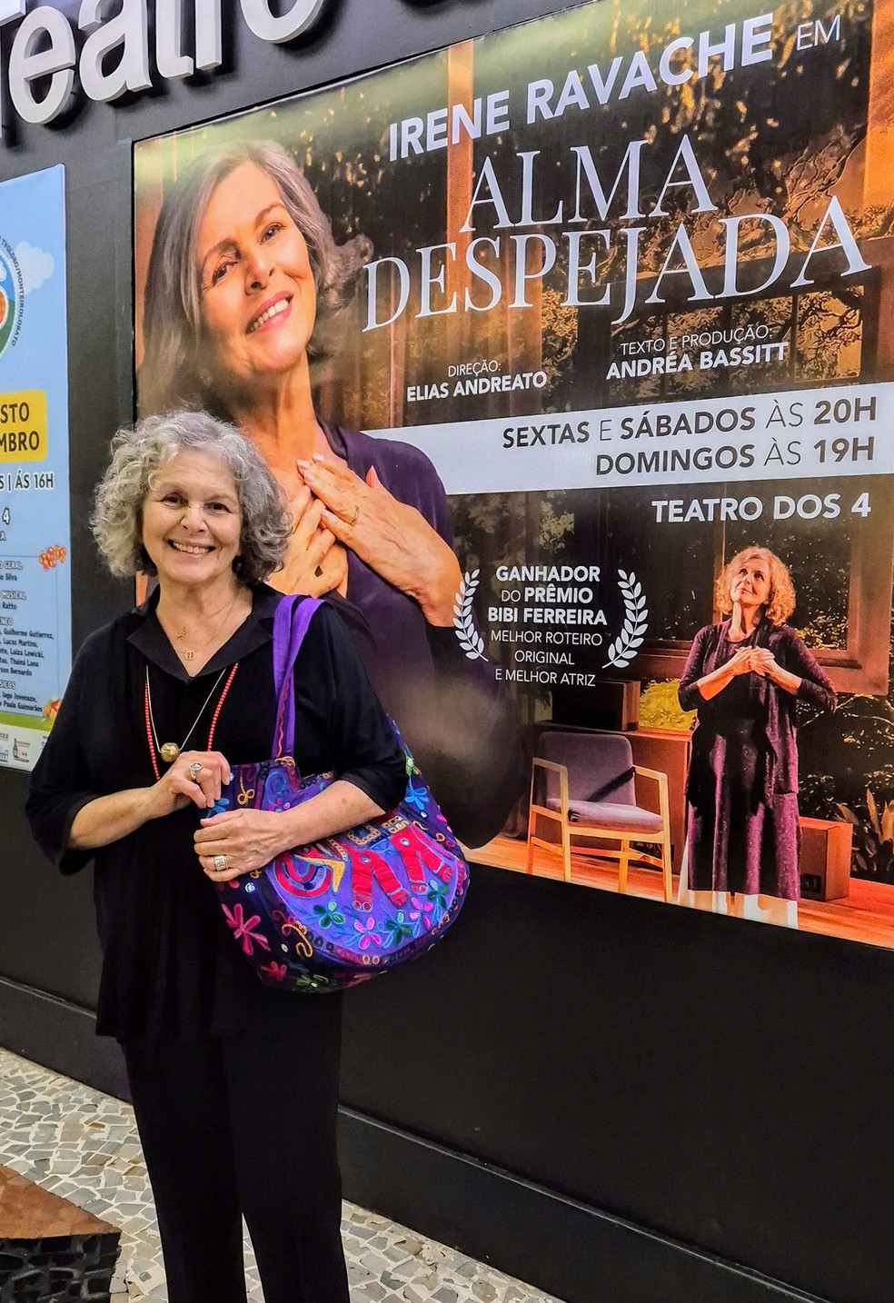 Irene Ravache é clicada sorridente em rara aparição pública com o marido