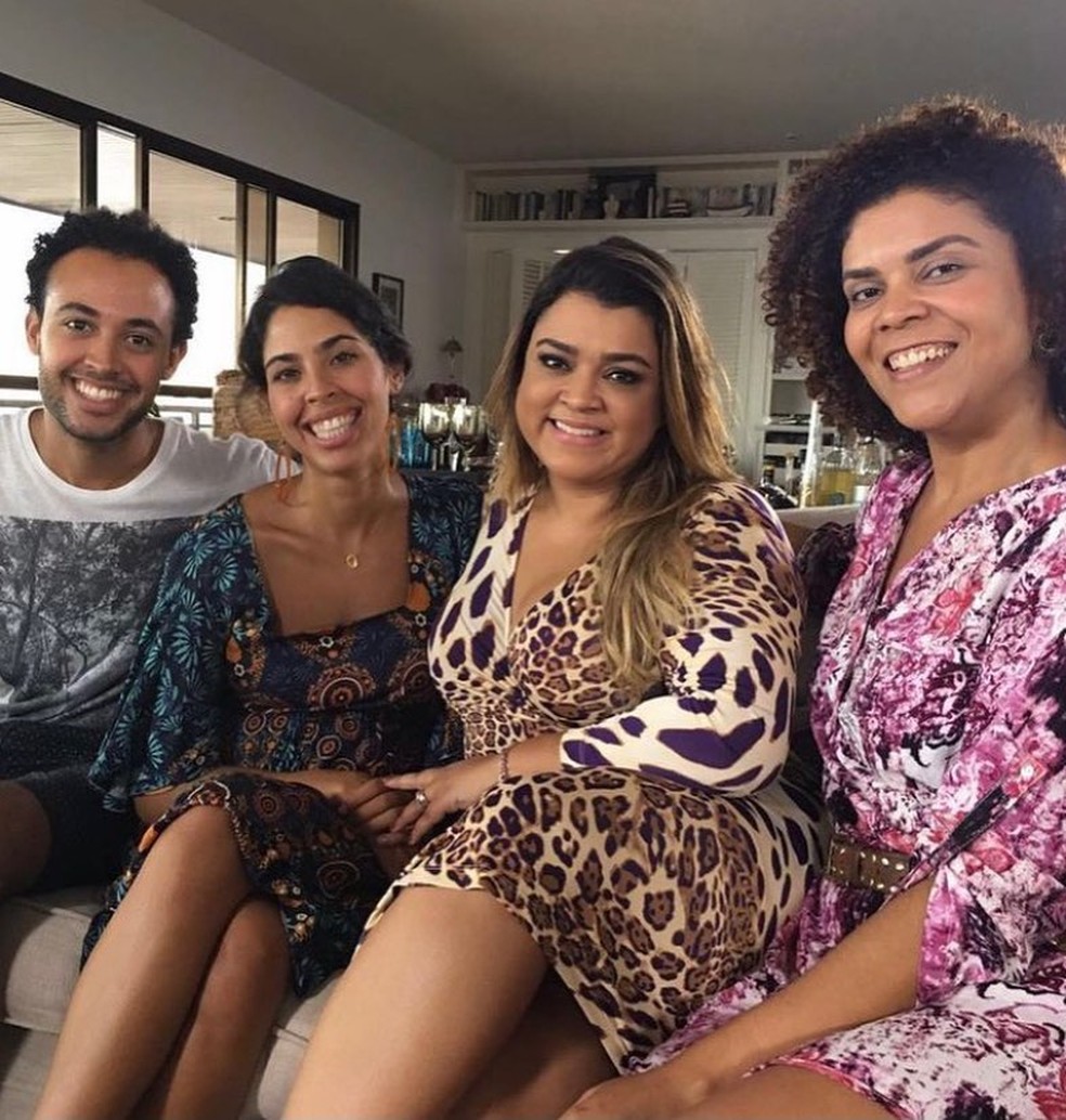 Preta Gil mostra cliques inéditos da família em homenagem ao irmão