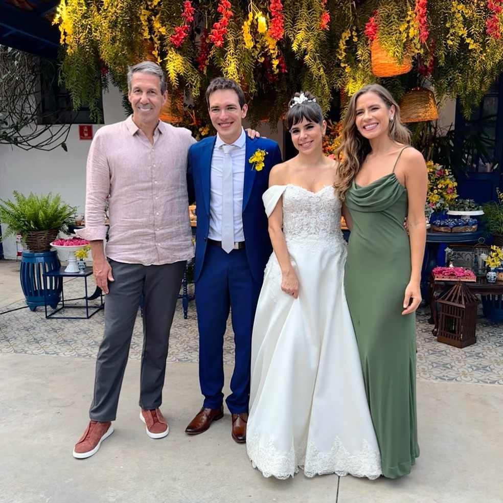 Apresentador Alessandro Jodar se casa com booktuber no interior de SP e ...