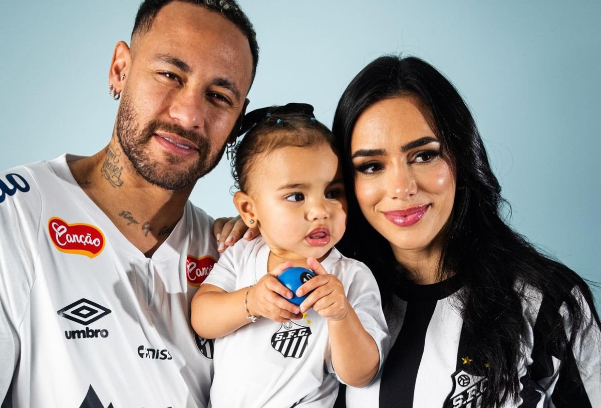 Neymar completa 33 anos e ganha homenagens da família na web