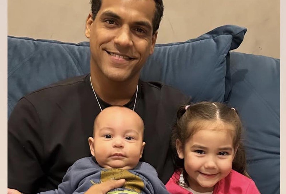 Marcello Melo Jr., de 'Renascer', mostra primeira foto com os 2 filhos