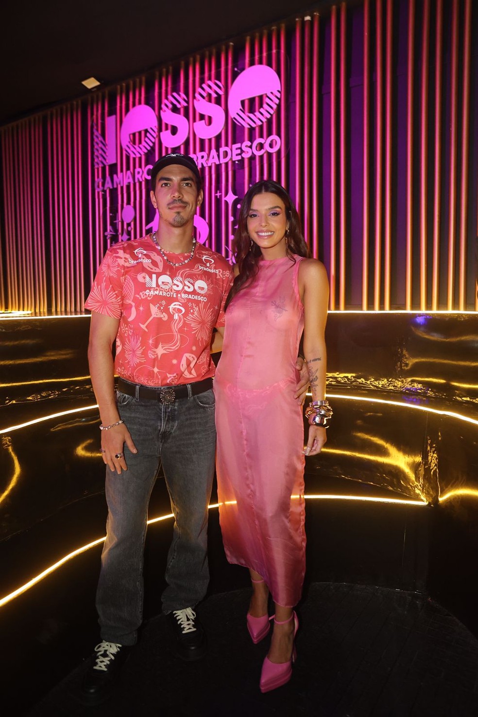 Giovanna Lancellotti aposta em vestido transparente revelador no Carnaval