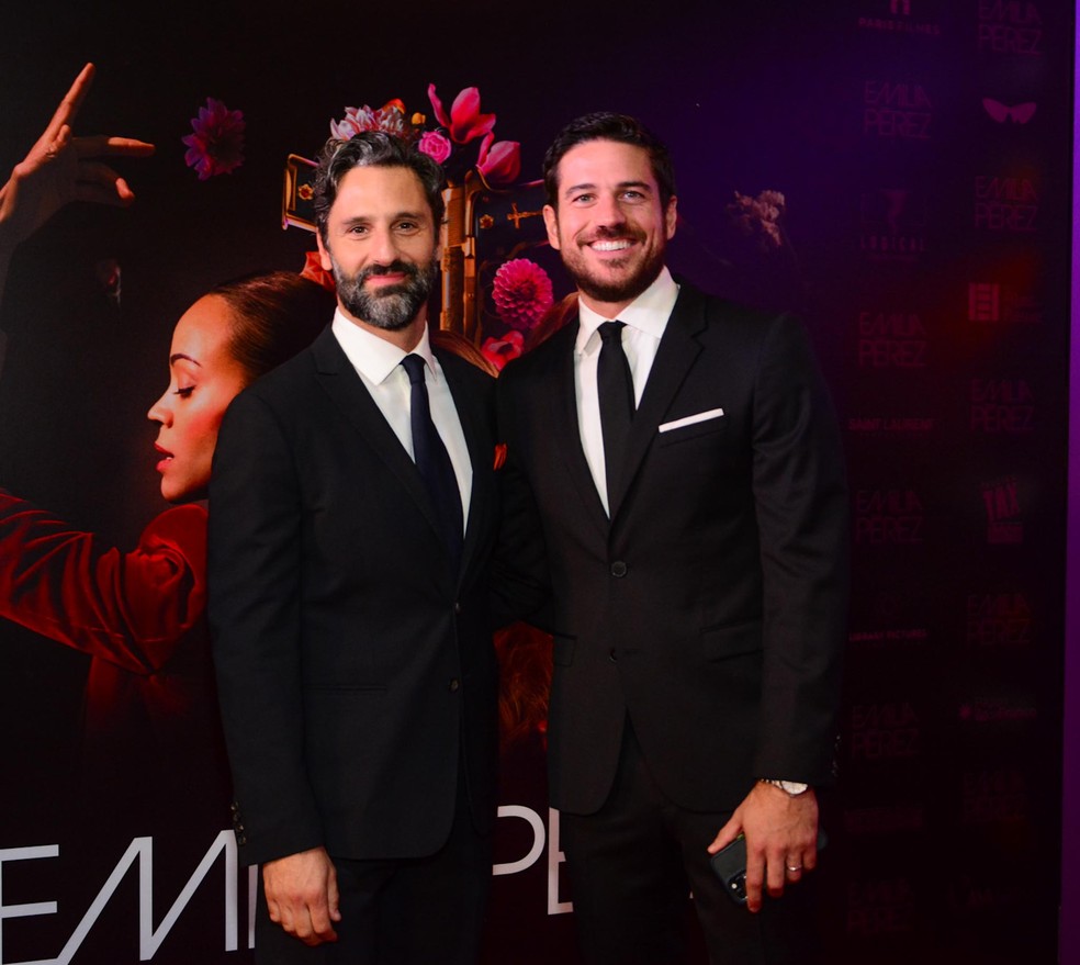 Recém-casados, Marco Pigossi e Marco Calvani vão ao Festival do Rio