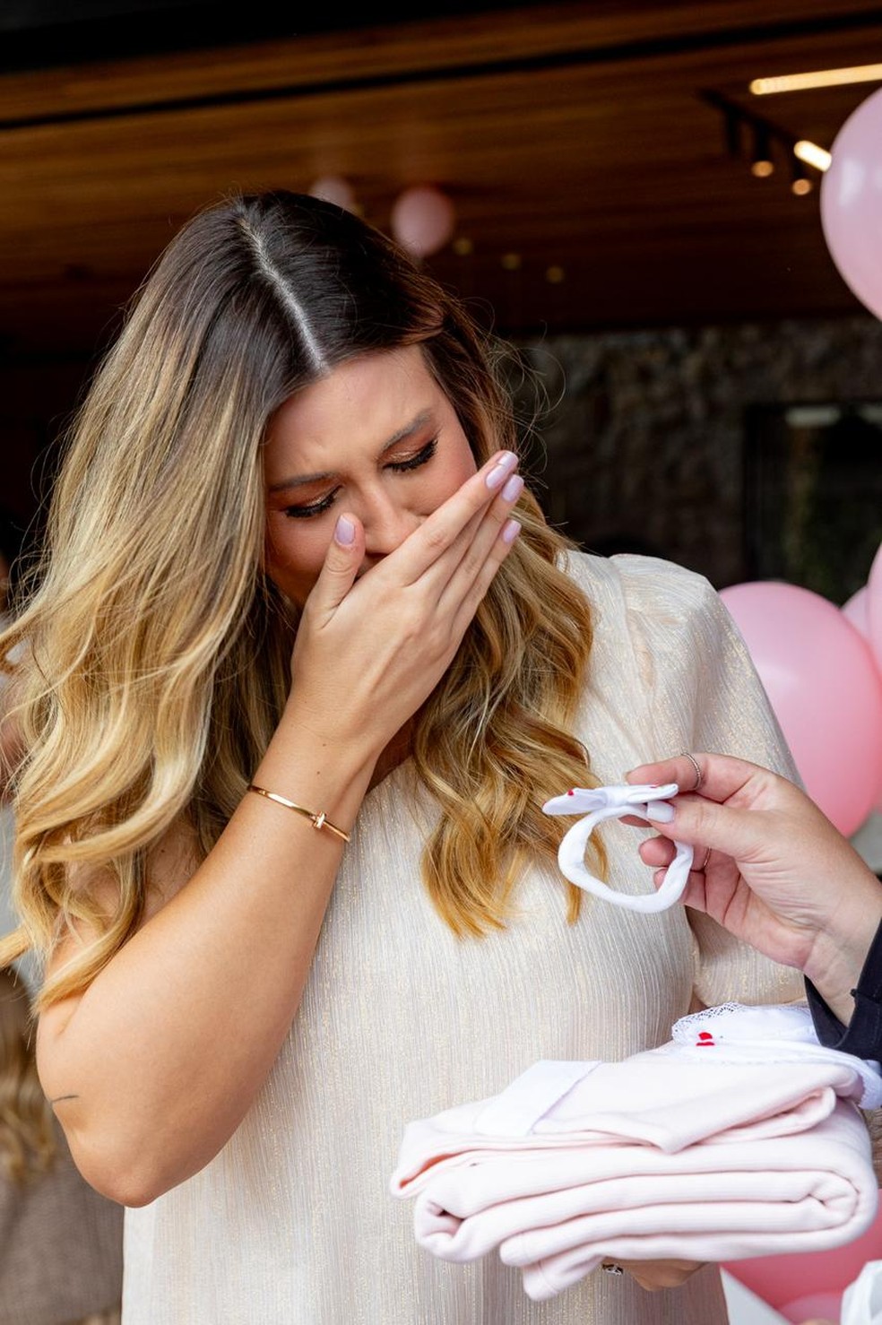 No Dia das Mães, Niina Secrets se emociona em chá revelação de seu ...