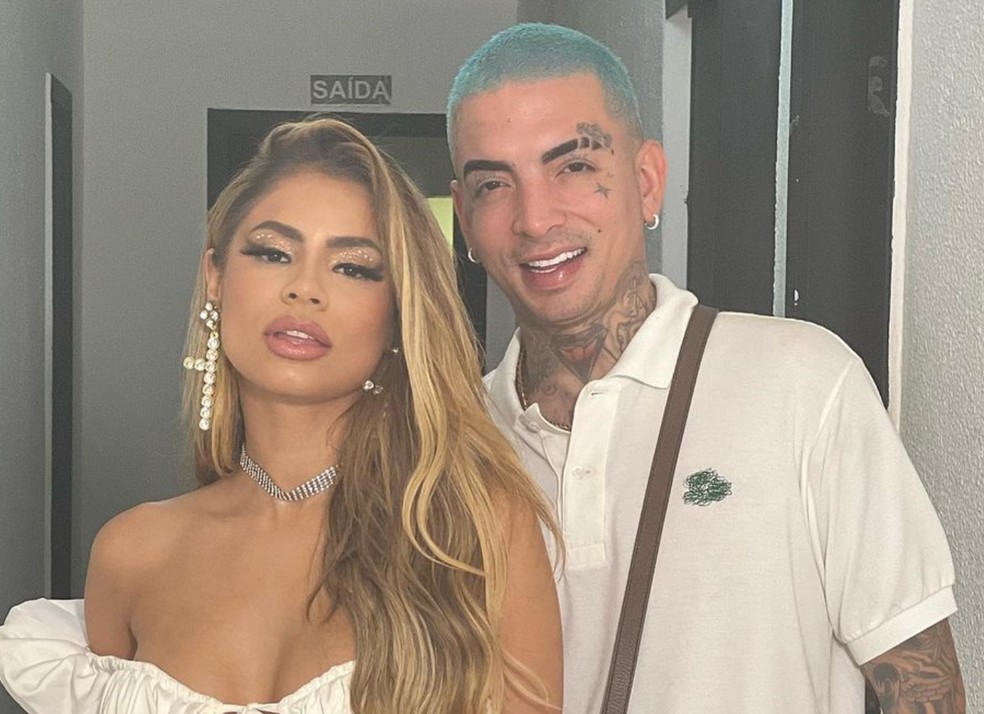 Lexa se pronuncia após aparecer sentada no colo de ex-BBB em festa