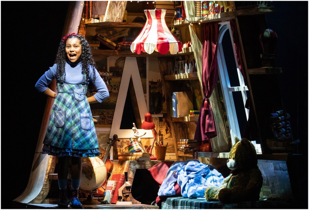 Musical 'Matilda' envolve e prova que a trama do filme é atemporal