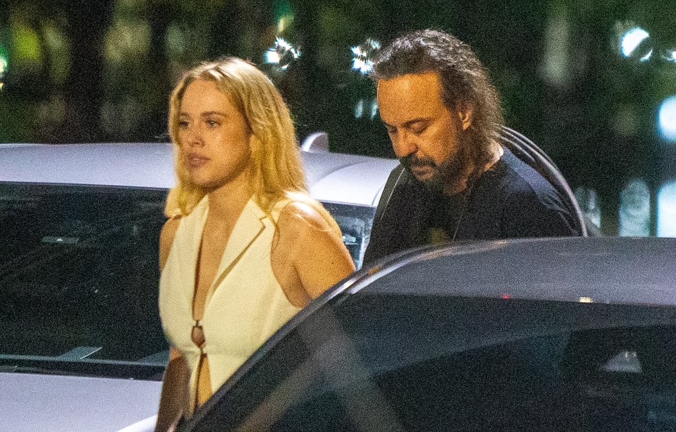 Gabriel O Pensador e namorada são fotografados em passeio no Rio