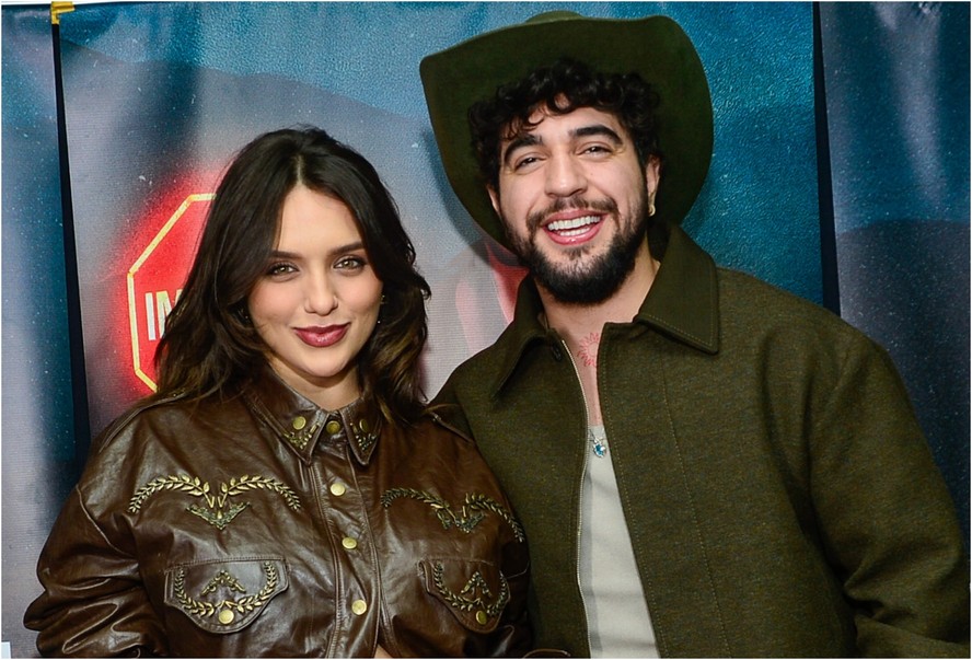 Não fechou? Com jaqueta aberta, Rafa Kalimann exibe barrigão em show de ...