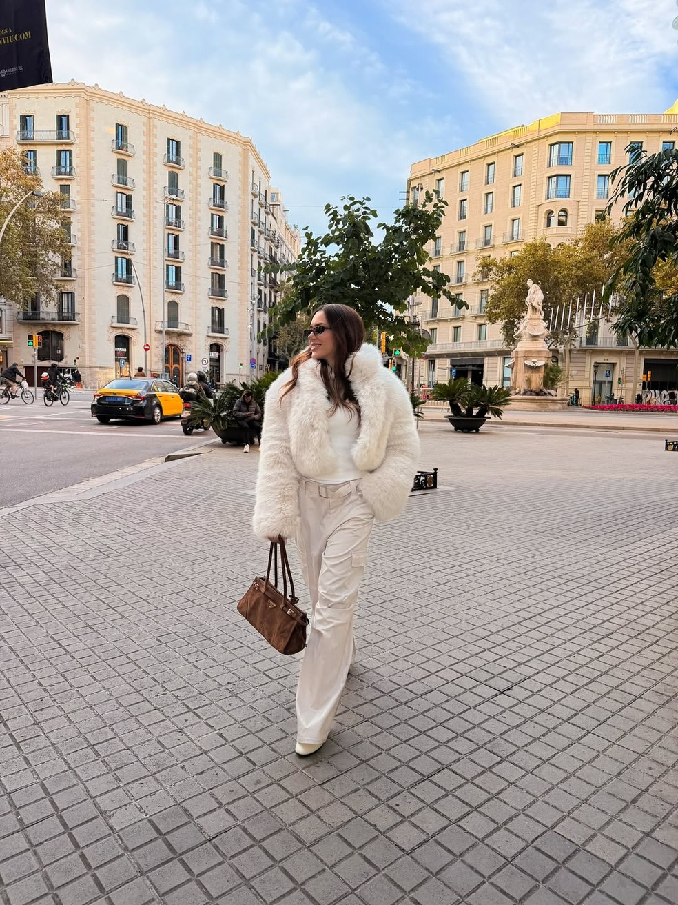 Bruna Biancardi compartilha look de Mel para o frio em Barcelona