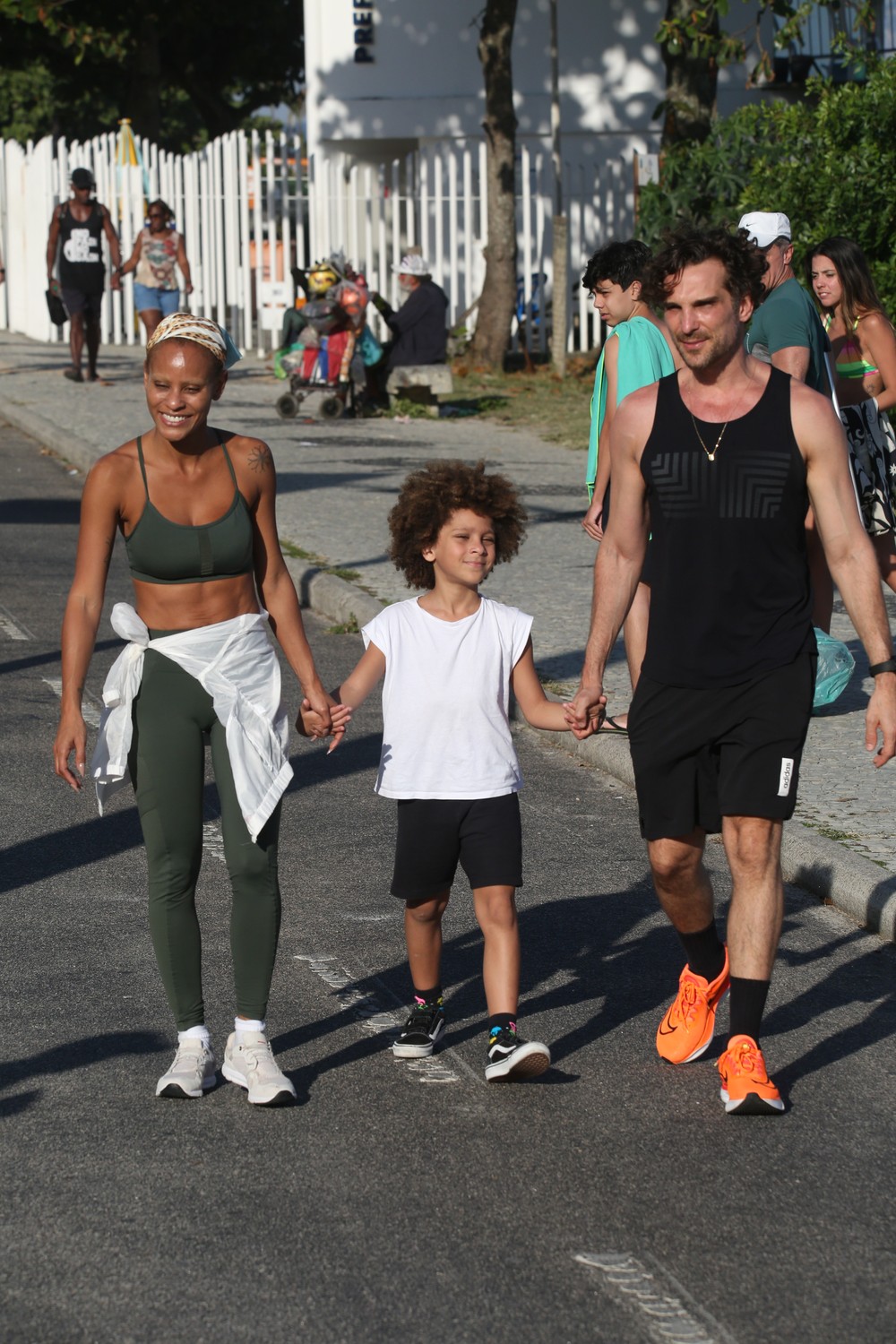 Aline Wirley e Igor Rickli curtem momento família com o filho no Rio de ...