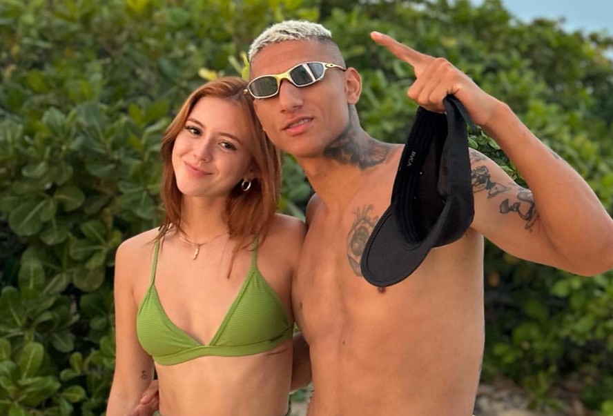 Richarlison posta primeiras fotos com a namorada; saiba quem é Amanda Araújo