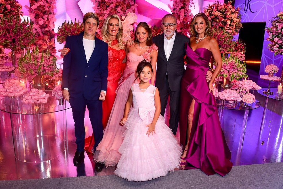 Famosos marcam presença em festa de 15 anos de Rafa Justus; confira os ...