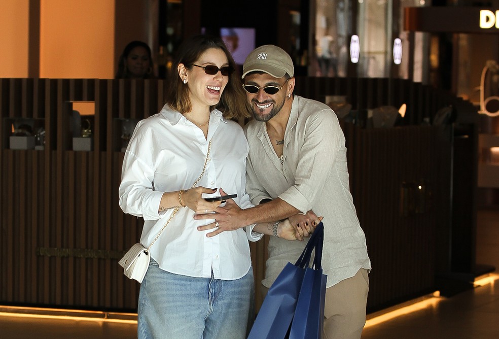 Nasce Milano, primeiro filho de Arrascaeta e Camila Bastiani