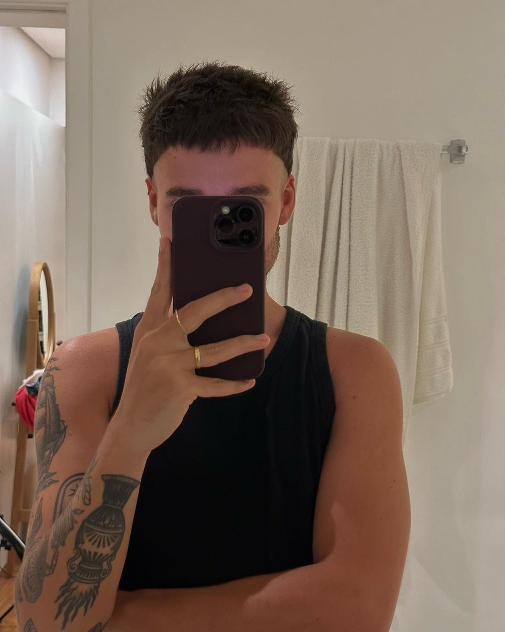 João Lucas mostra novo visual ao lado de Sasha: 'Jantarzinho com a gata'