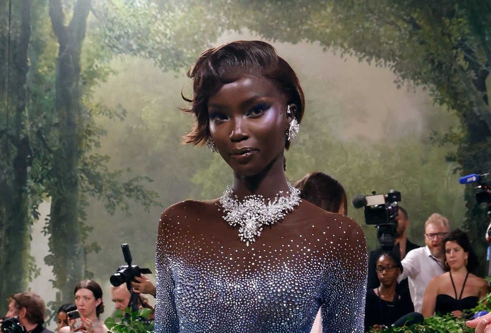 Conheça Anok Yai, a modelo que roubou a cena com beleza durante o Met Gala